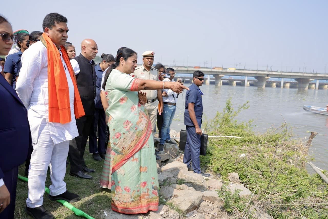 Froth-free Yamuna water to welcome Chhath devotees at Kalindi Kunj: CM ...