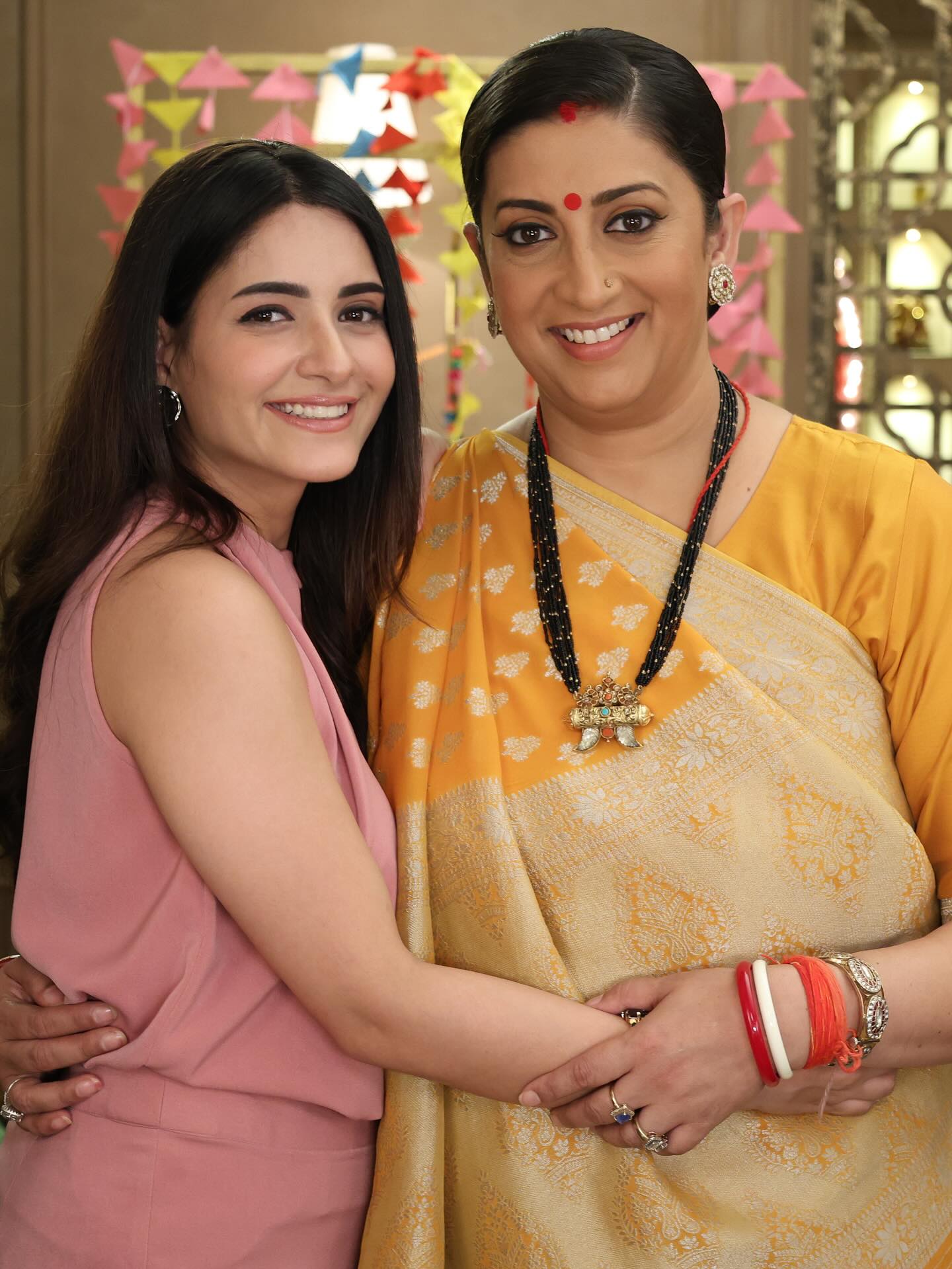 'Kyunki Saas Bhi Kabhi Bahu Thi's Shagun Sharma shares BTS pics with Smriti Irani, says “We do ...