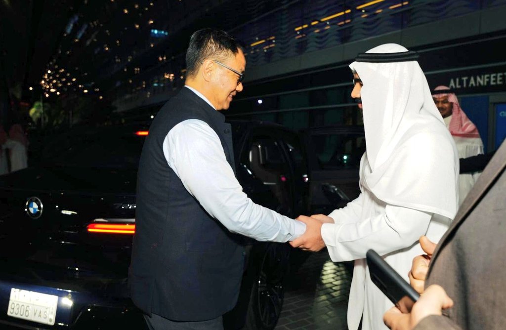 Kiren Rijiju arrives in Saudi Arabia to sign bilateral Haj agreement ...