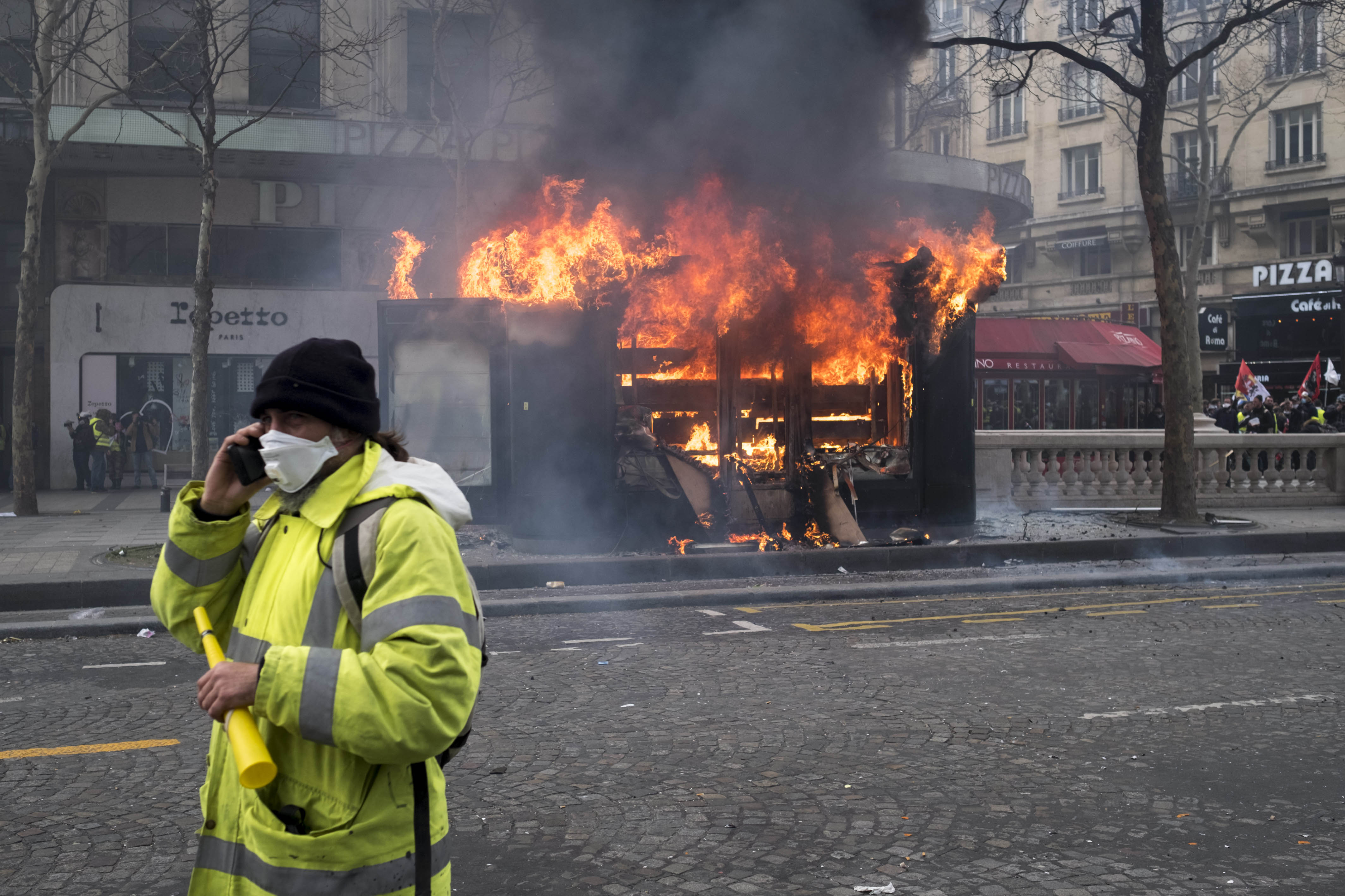 Over 1100 vehicles set on fire across France during New Year's Eve ...